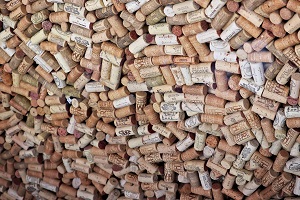 WHAT TO DO WITH OLD WINE CORKS ? - 22 WAYS OF USING CORKS ...